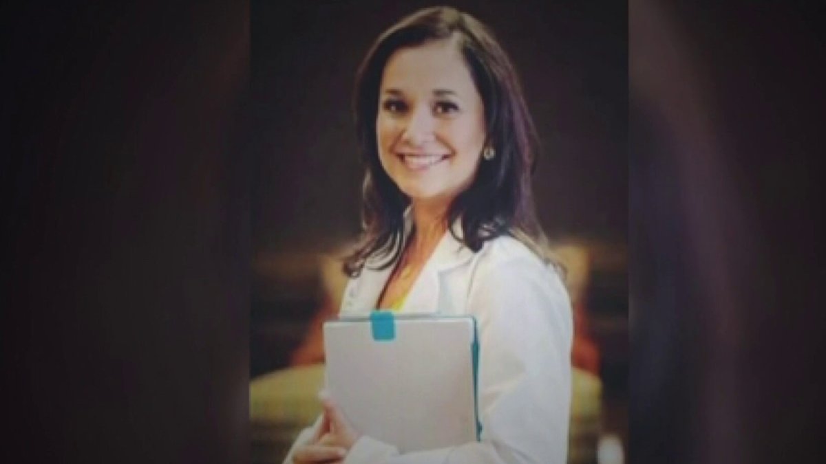 Mujeres imparables: Erika González, graduada en servicio a los demás ...