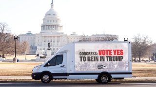 Avanza medida para restringir poder militar de Trump sobre Venezuela ...