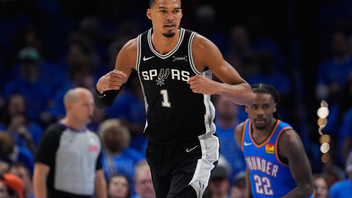 Wembanyama suma 41 puntos y 24 rebotes; los Spurs vencen al Thunder 122 ...